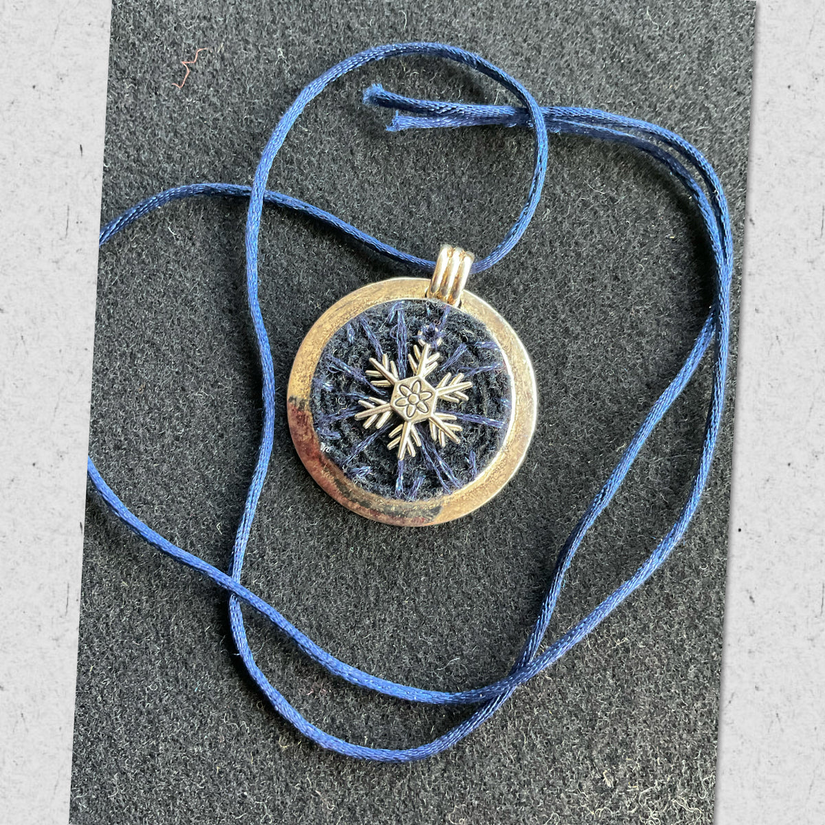 Midnight Blue Round Snowflake Pendant Kits – Searsport Rug Hooking