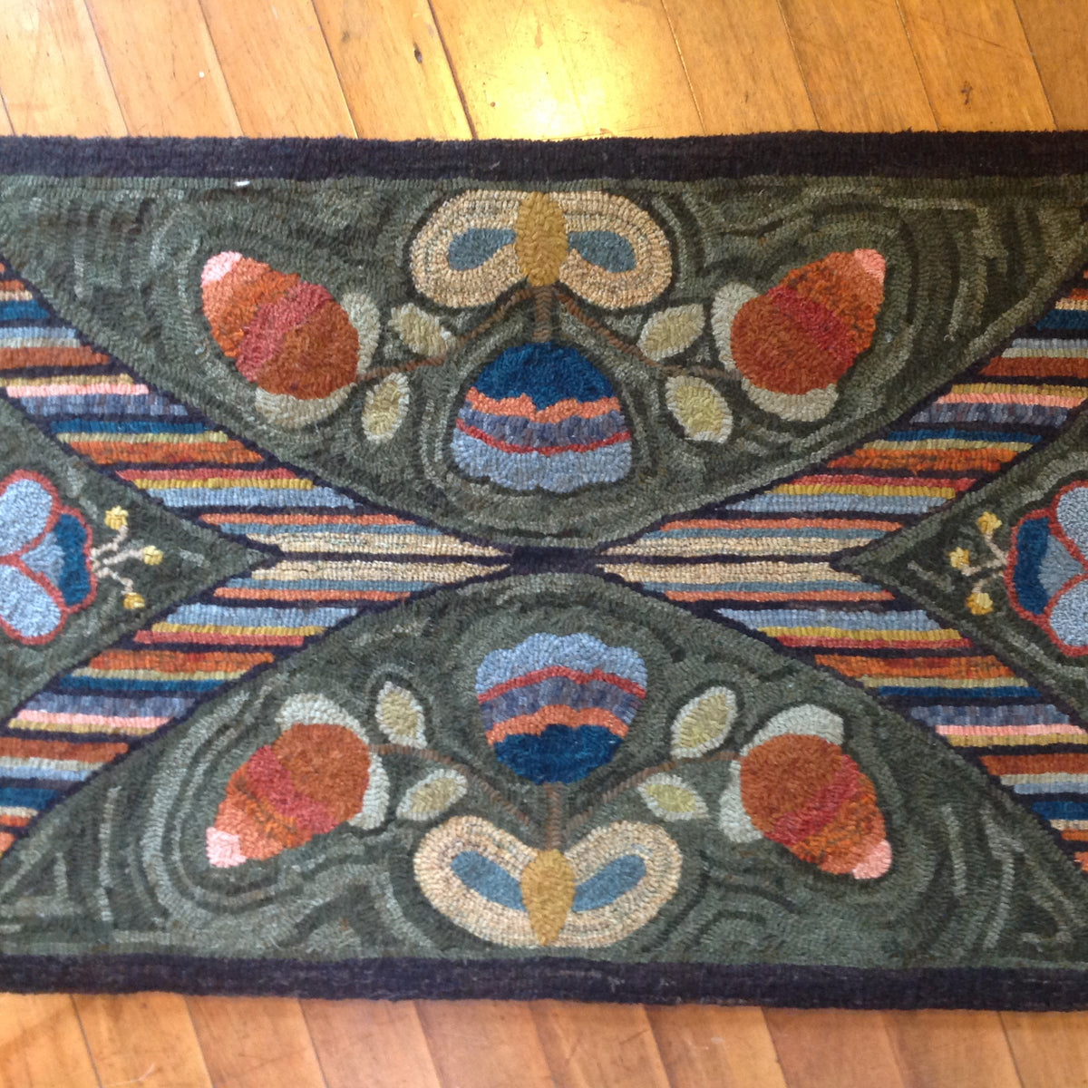 Capri pattern 24X40 – Searsport Rug Hooking